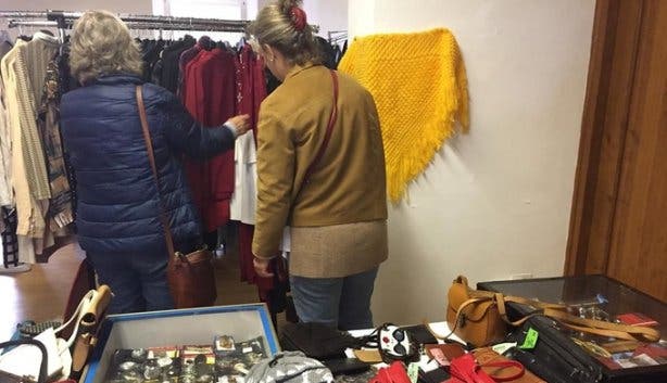 Wear Your Favourite Fashion Era with Some Finds From the Retro ...